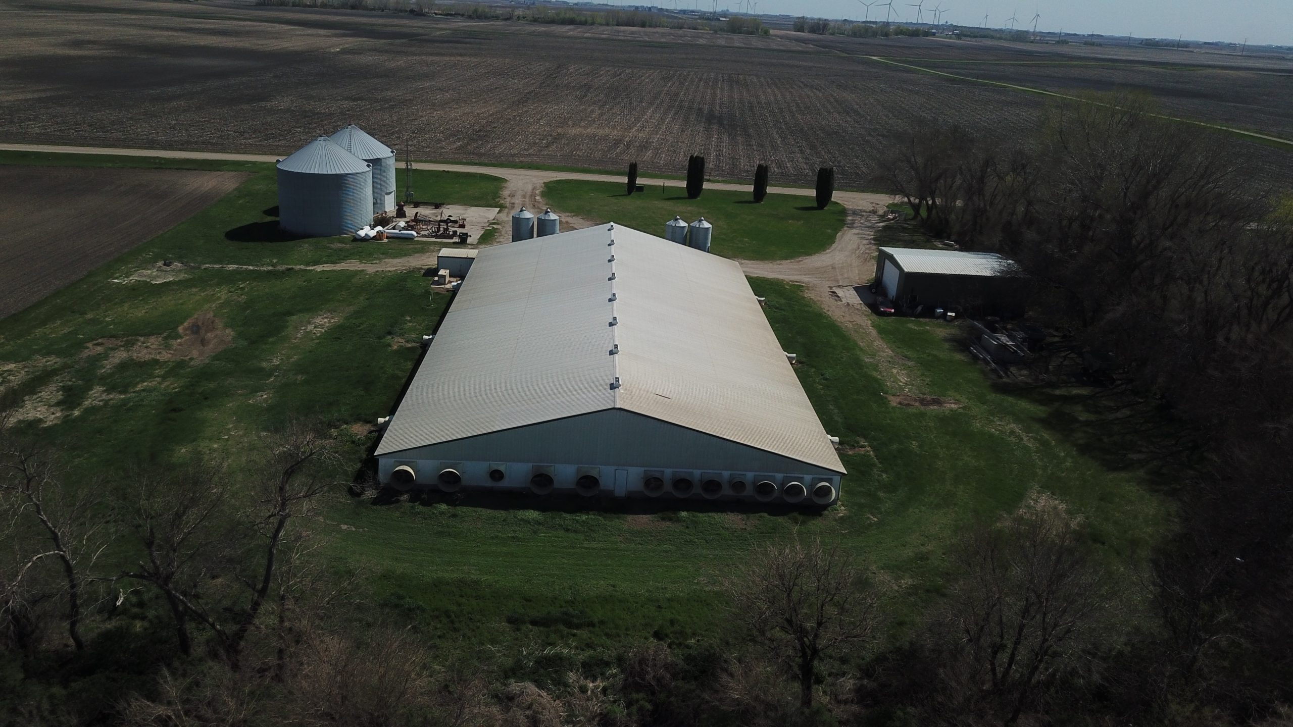 SOLD! 2400 Head Tunnel Finishing Hog Barn - Land Services Unlimited