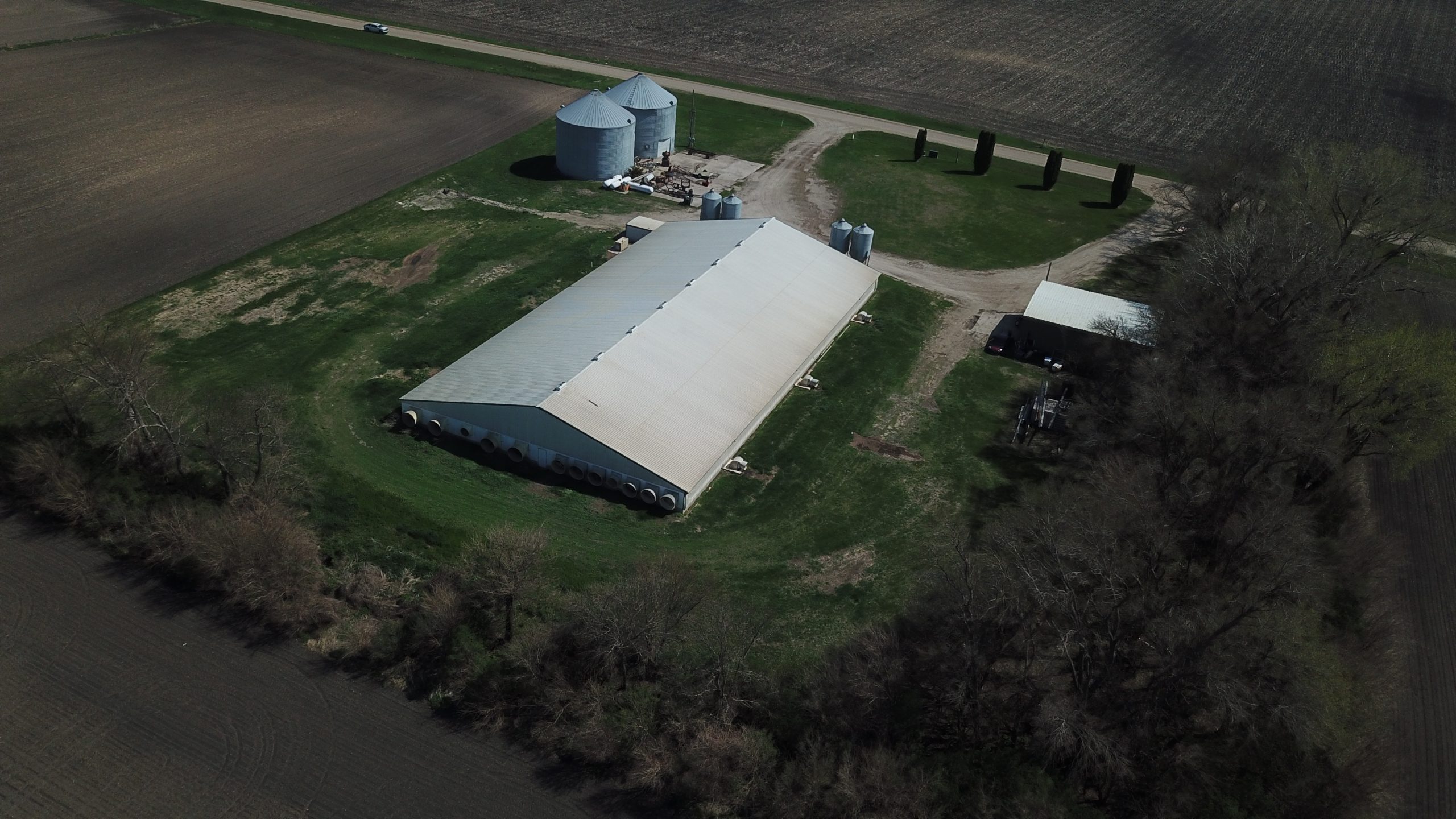 SOLD! 2400 Head Tunnel Finishing Hog Barn - Land Services Unlimited