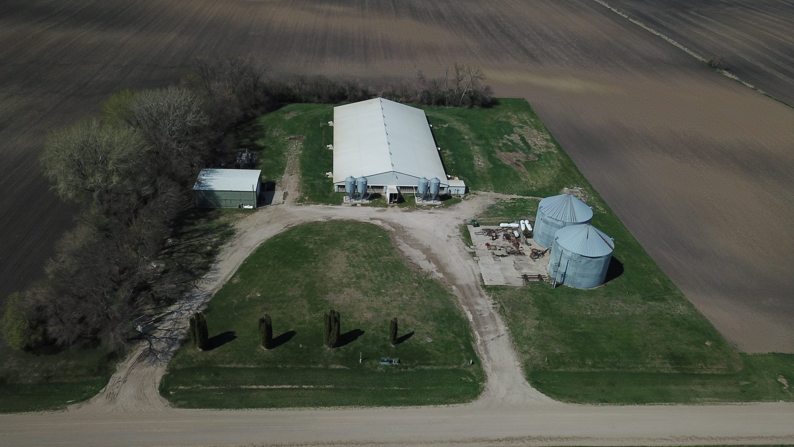 SOLD! 2400 Head Tunnel Finishing Hog Barn - Land Services Unlimited
